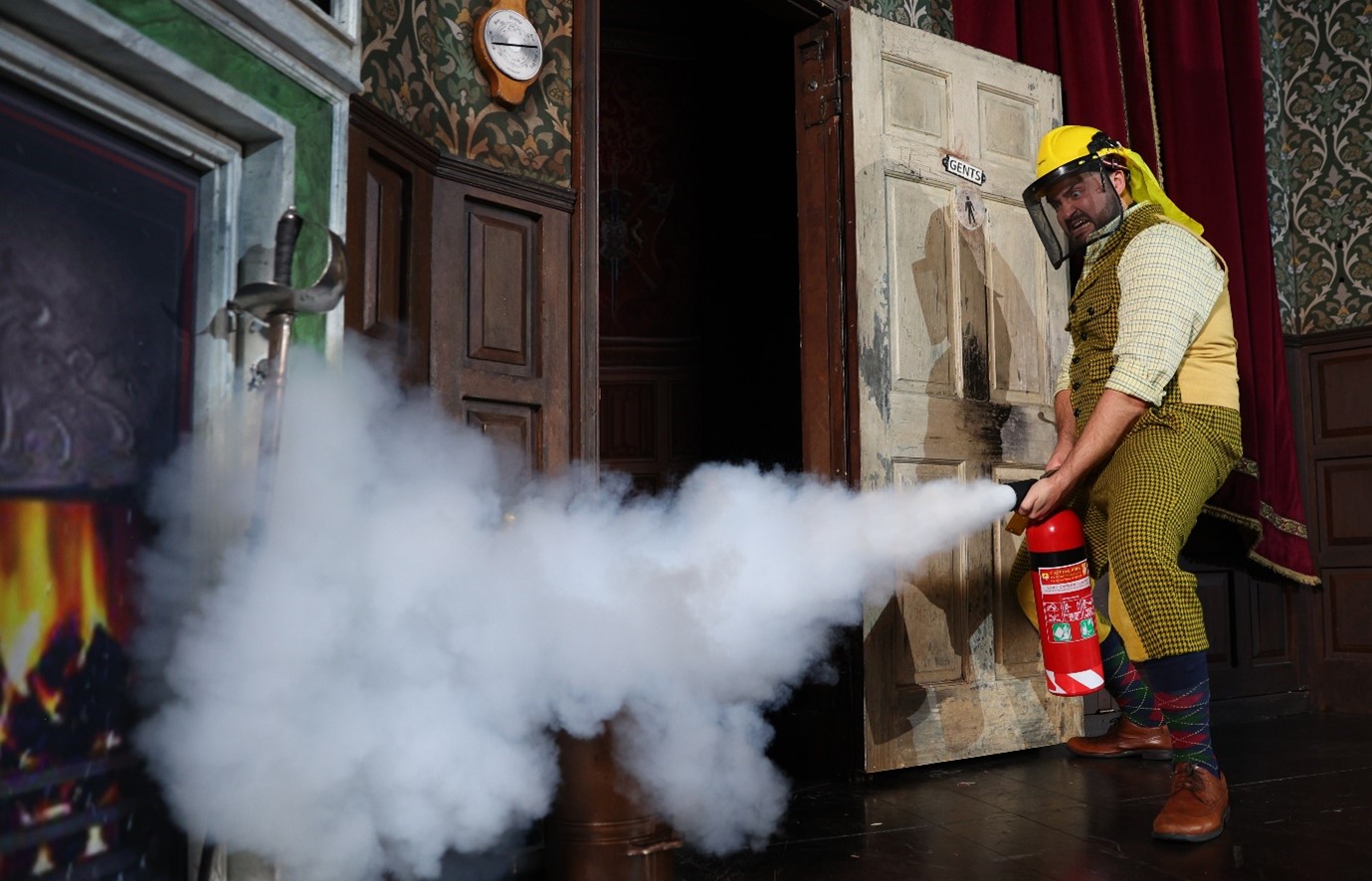 The Play That Goes Wrong: skillfully executed chaos – New Zealand Arts ...